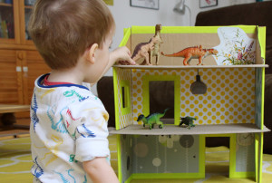 Slotted Cardboard Dinohouse (or Dollhouse) – The Bear & The Fox