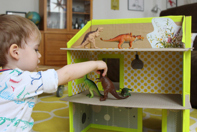 Slotted Cardboard Dinohouse (or Dollhouse) – The Bear & The Fox