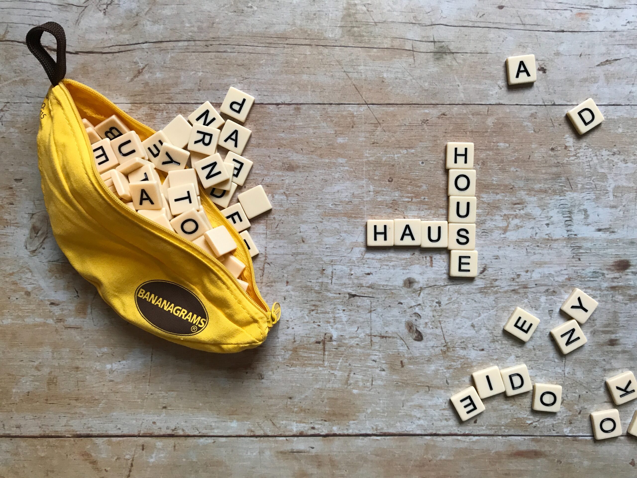 Games for Bilingual Kids Bananagram – The Bear & The Fox