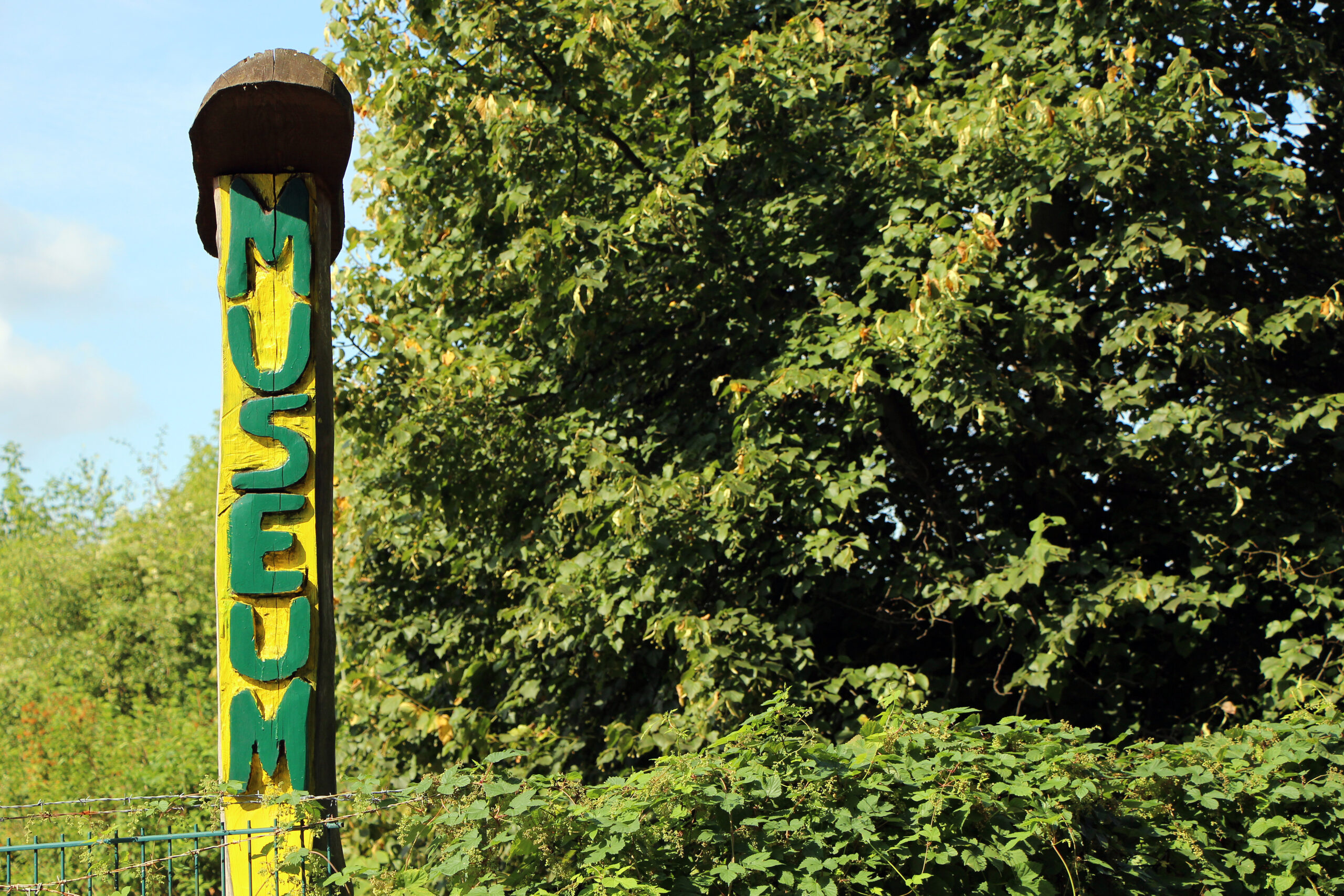 Berlin Waldmuseum Forest Museum signpost – The Bear & The Fox
