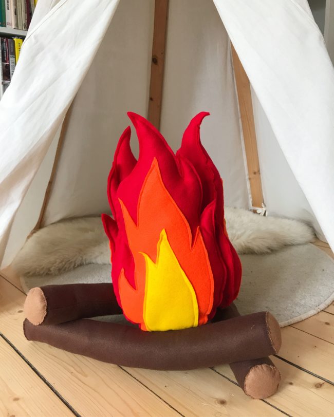 DIY Felt Campfire finished campfire – The Bear & The Fox