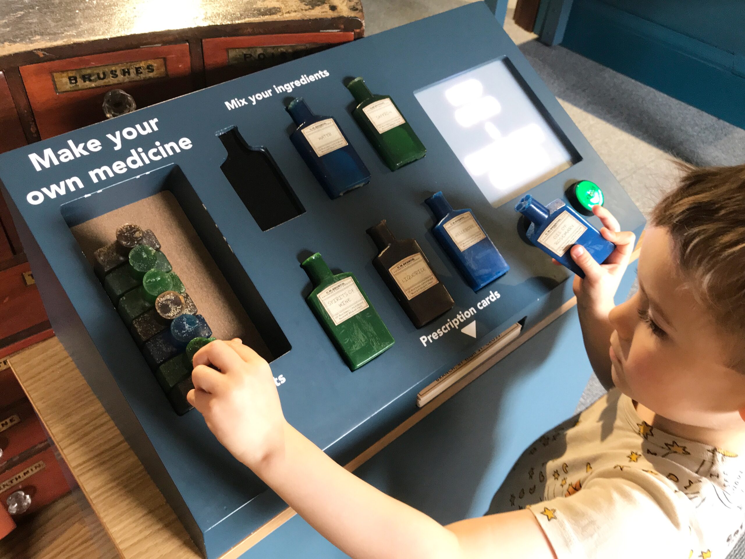 Linlithgow Museum make your own medicine – The Bear & The Fox