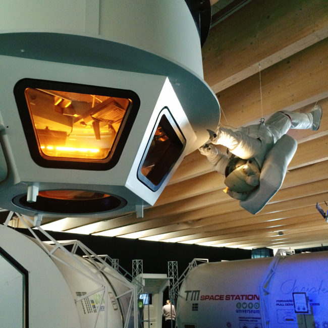 {Sweden} Hands-on Science at Gothenburg’s Universeum – The Bear & The Fox