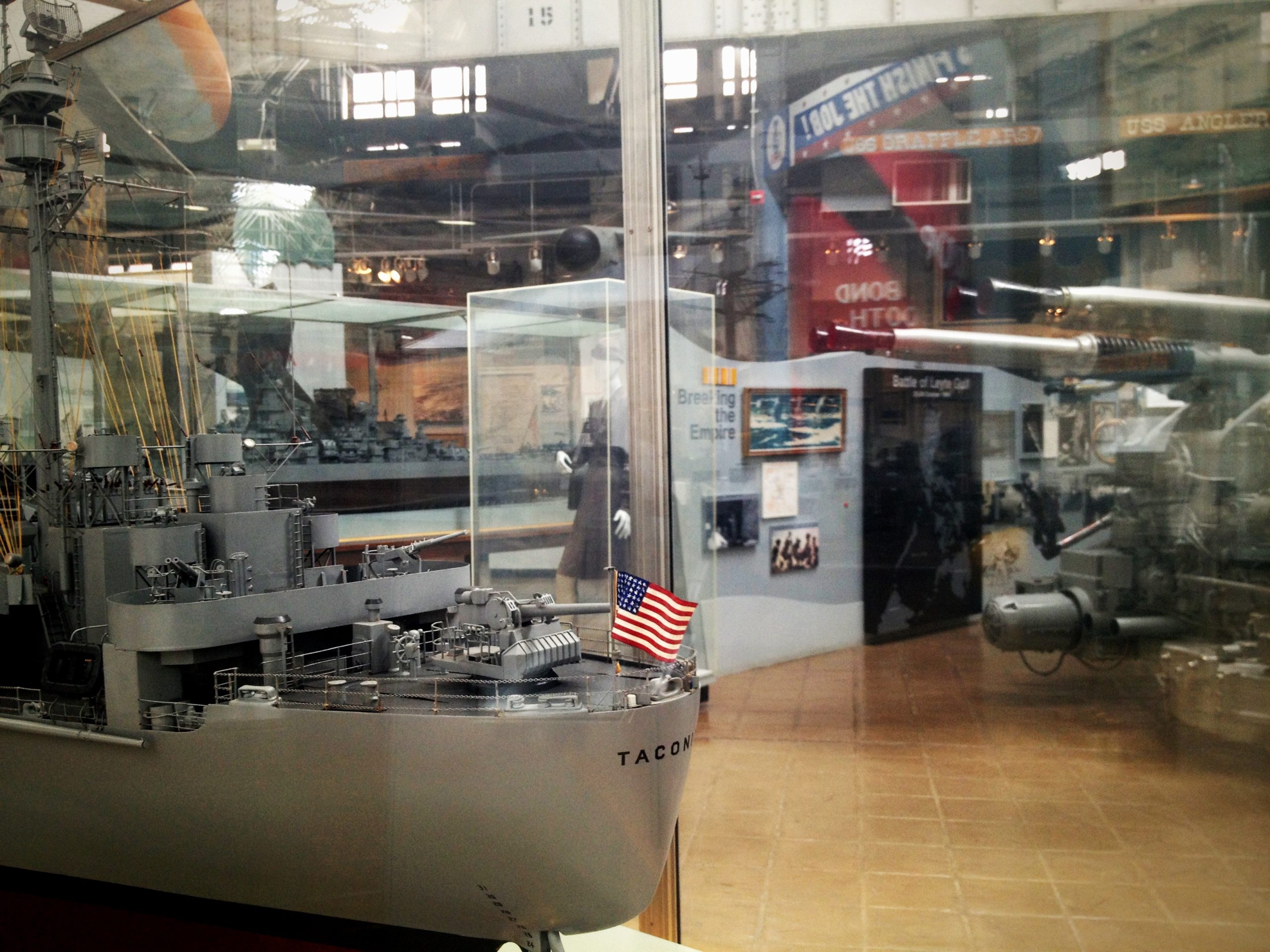 US Navy Museum – exhibition hall 02 – The Bear & The Fox
