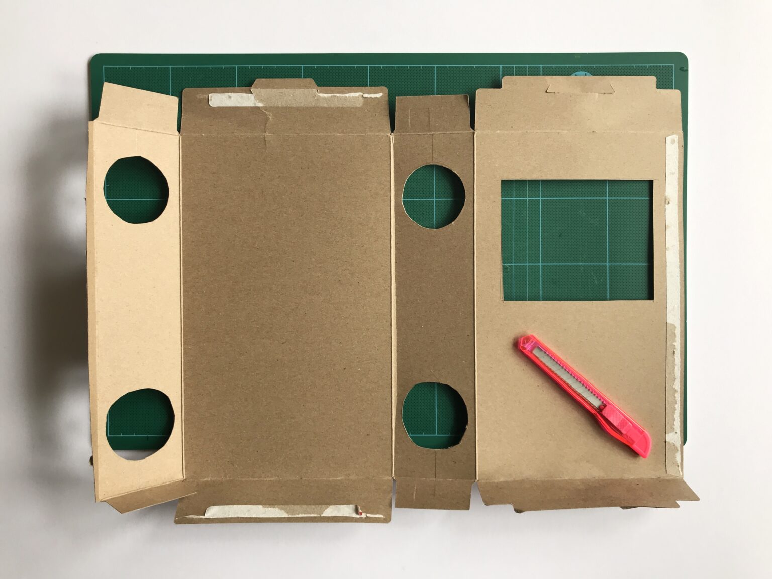 DIY Cardboard Box TV – The Bear & The Fox