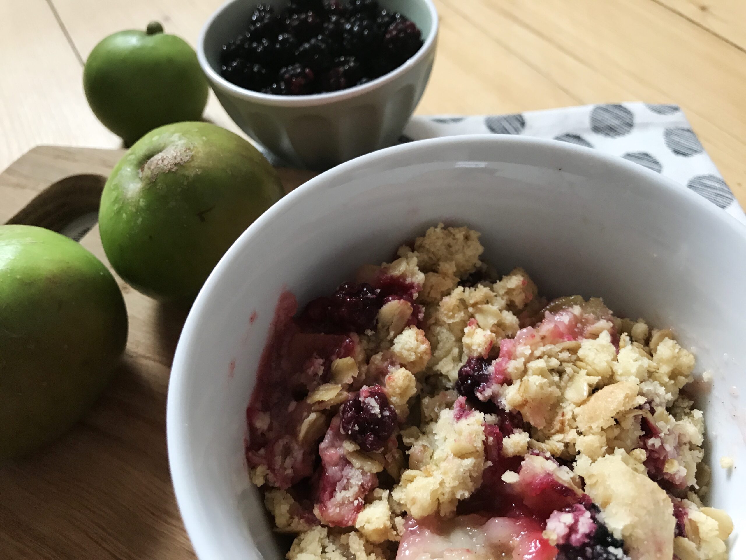 Apple Bramble Crumble Serving – The Bear & The Fox