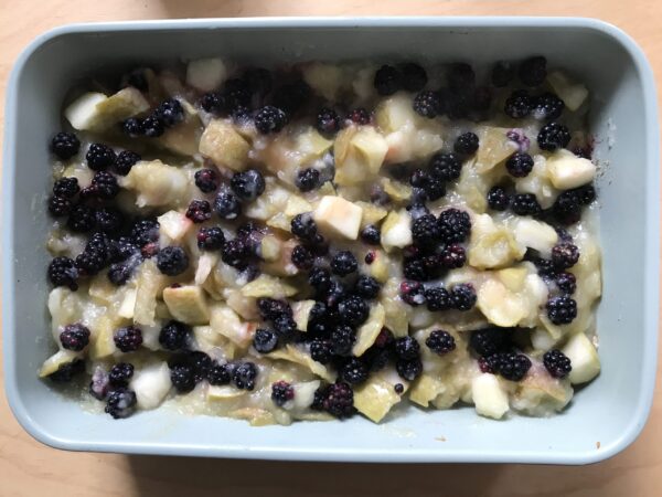 Foraged Apple & Bramble Crumble – The Bear & The Fox