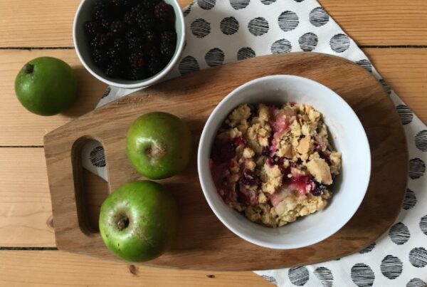 Foraged Apple & Bramble Crumble – The Bear & The Fox