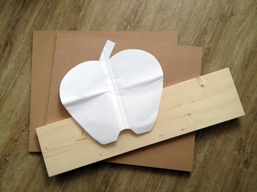 DIY Apple Themed Kids Book Shelf – The Bear & The Fox