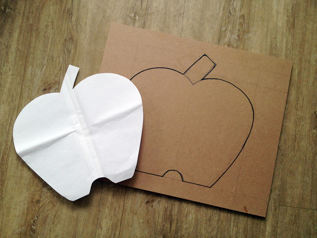 DIY Apple Themed Kids Book Shelf – The Bear & The Fox