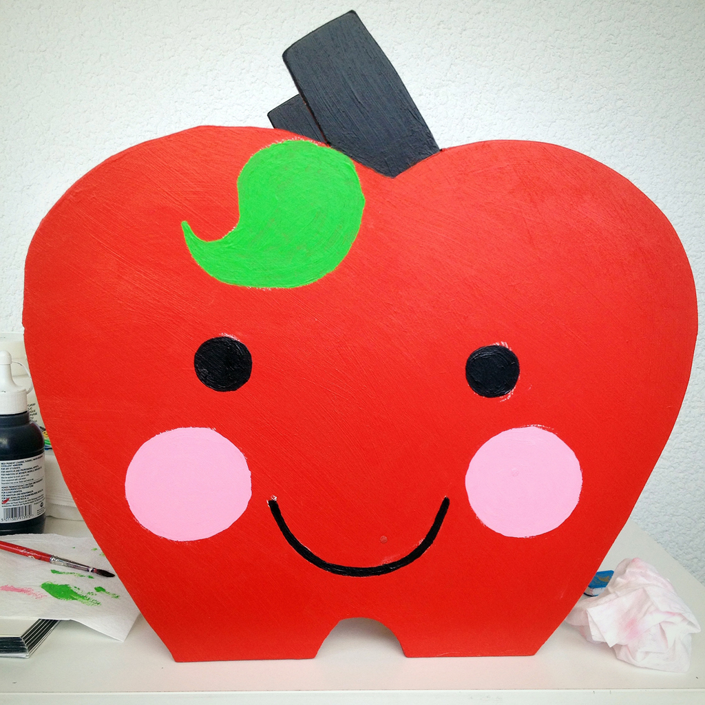 DIY Apple Themed Kids Book Shelf – The Bear & The Fox