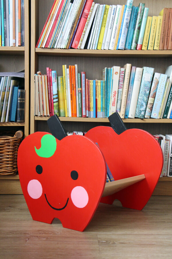 DIY Apple Themed Kids Book Shelf – The Bear & The Fox