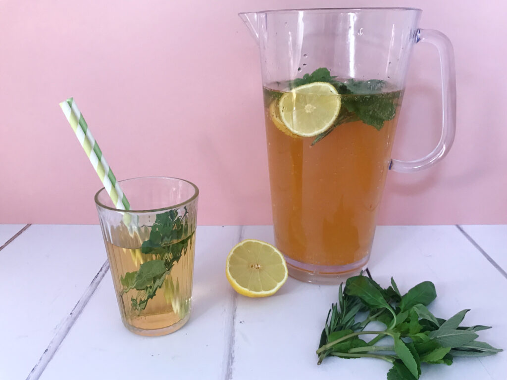 DIY Pipe Cleaner Bubble Wands – The Bear & The Fox