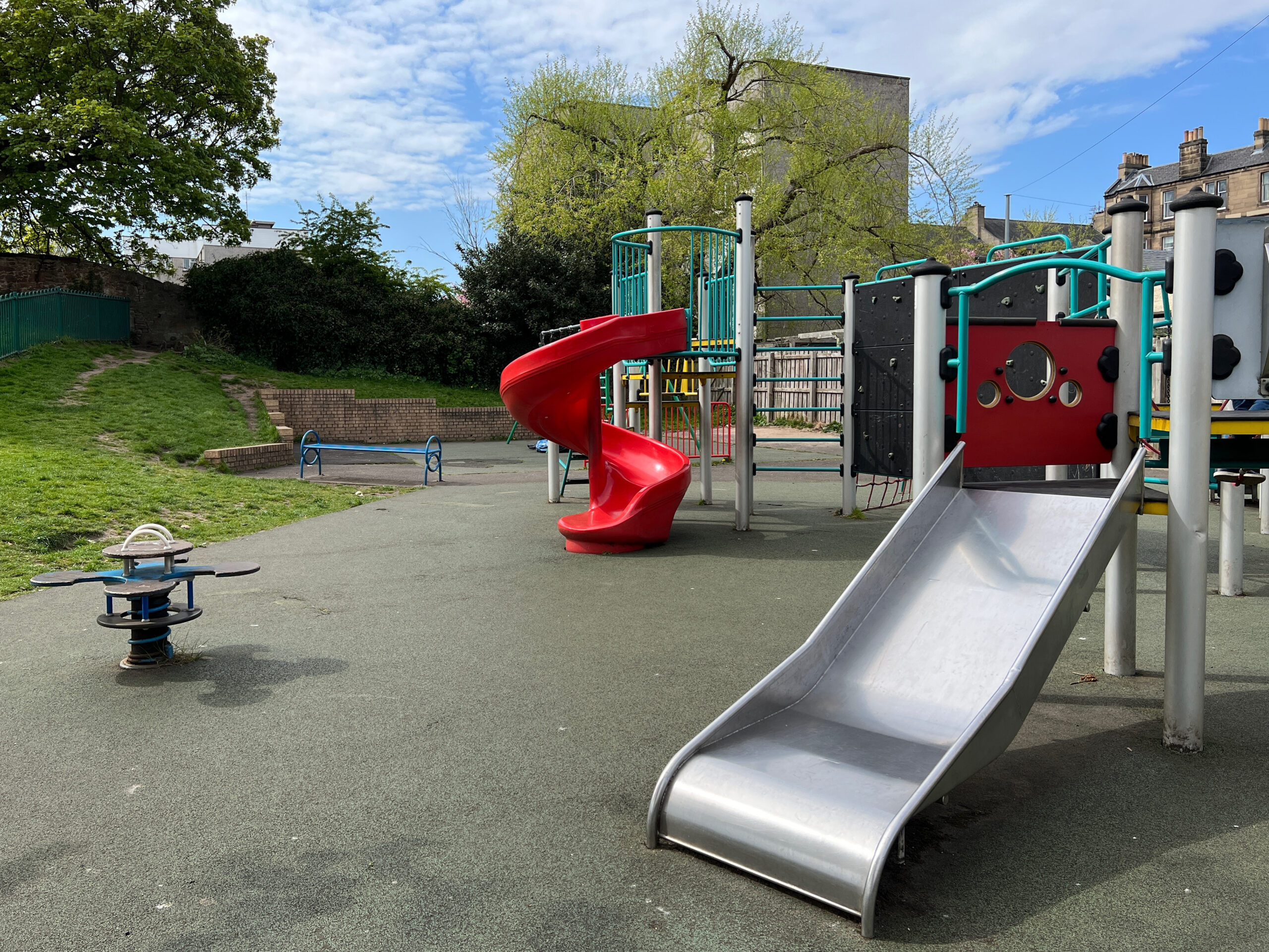 {Edinburgh} Falcon Road Park Playground – The Bear & The Fox