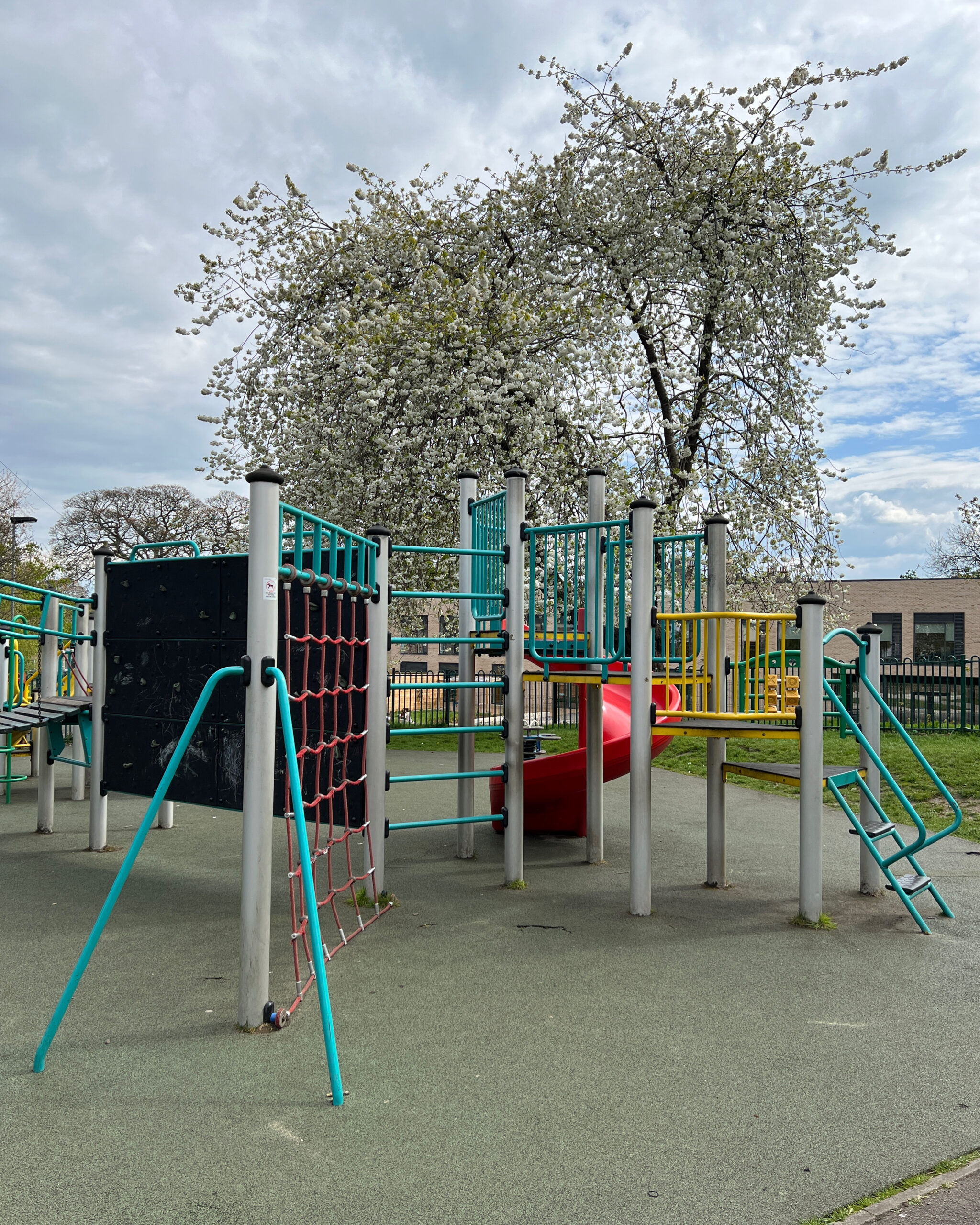 {Edinburgh} Falcon Road Park Playground – The Bear & The Fox