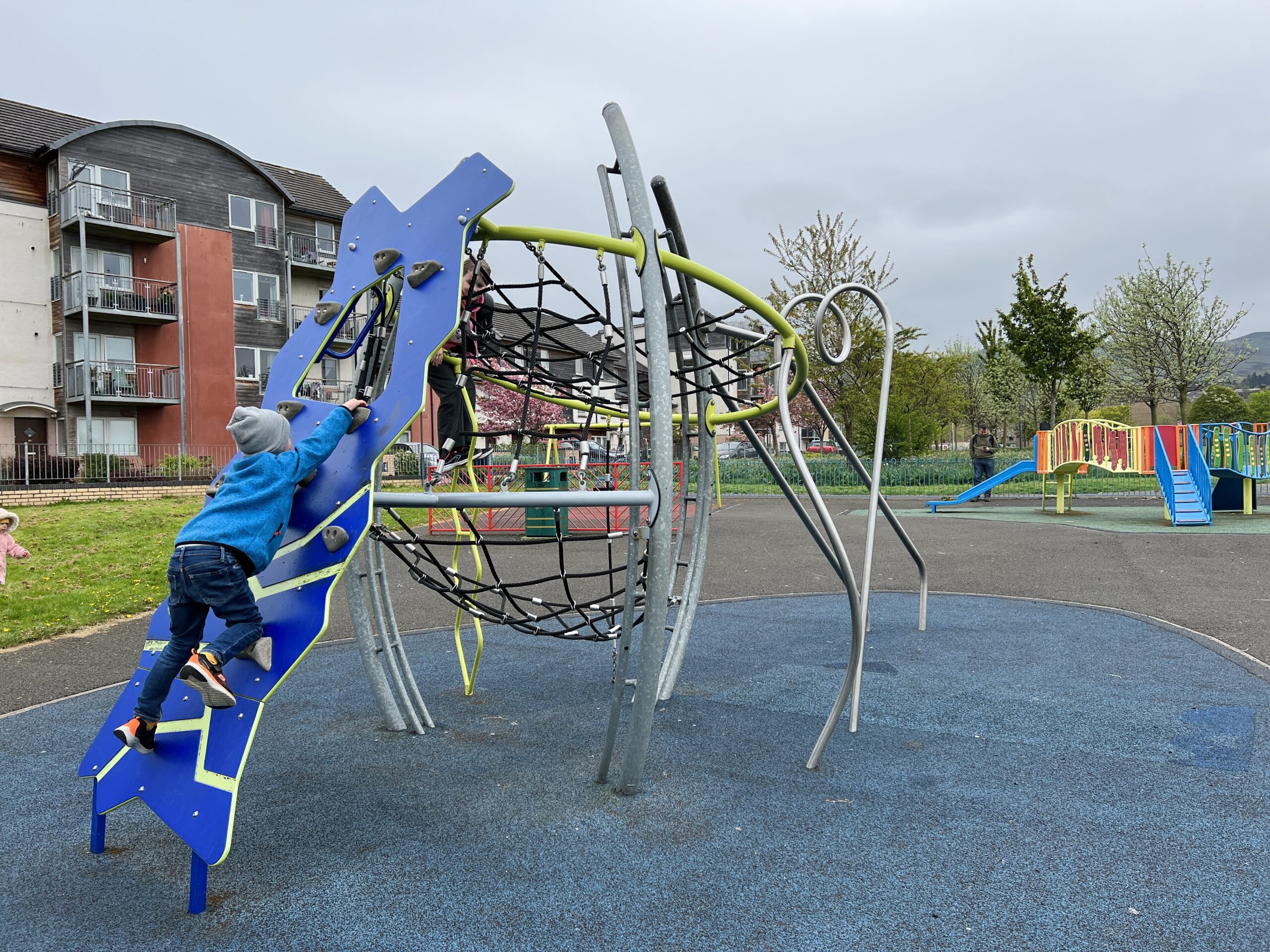 {Edinburgh} Colinton Mains Park Playground – The Bear & The Fox