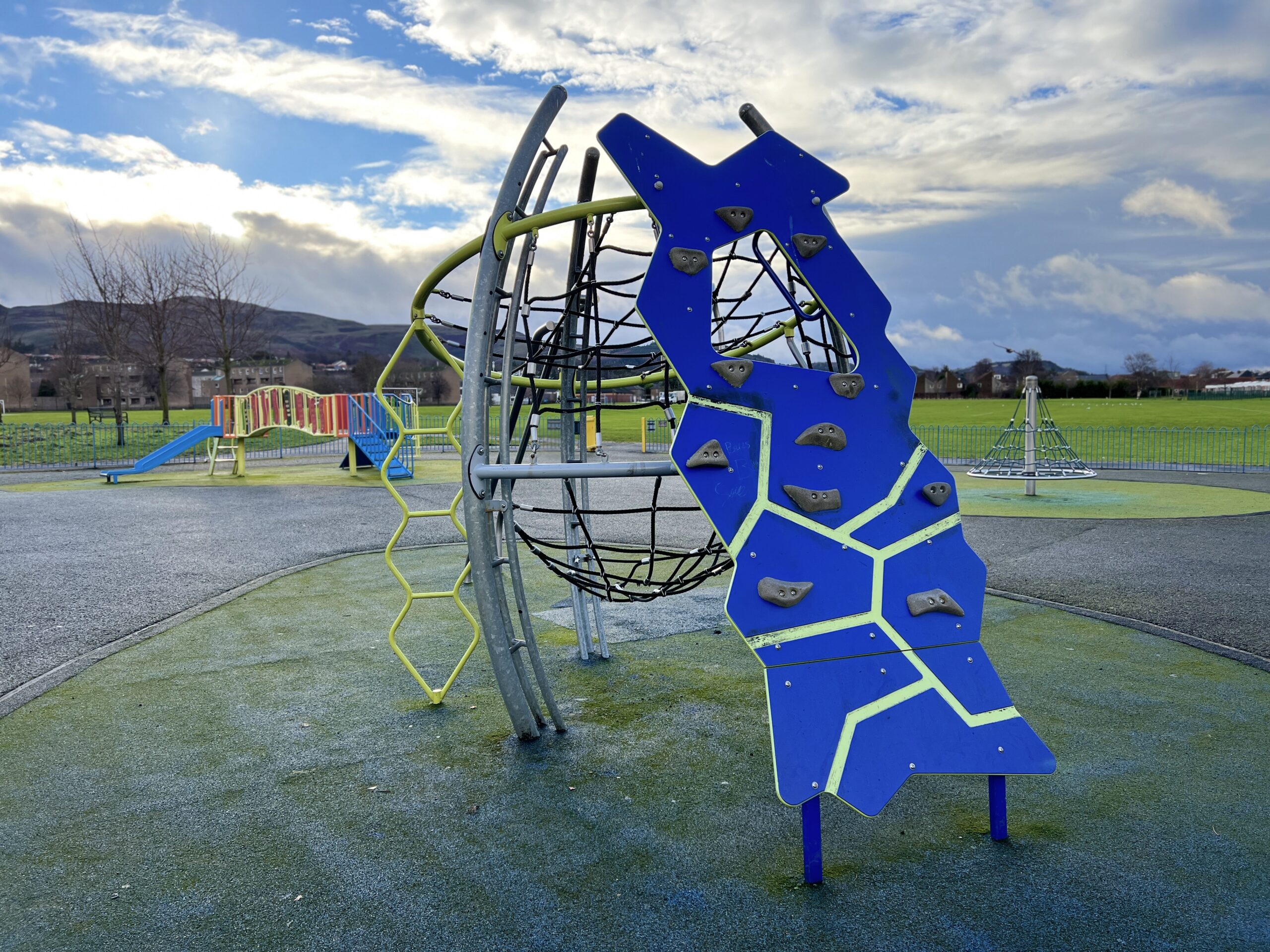 {Edinburgh} Colinton Mains Park Playground – The Bear & The Fox