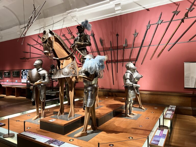 {Scotland} Kelvingrove Art Gallery & Museum with Kids – The Bear & The Fox