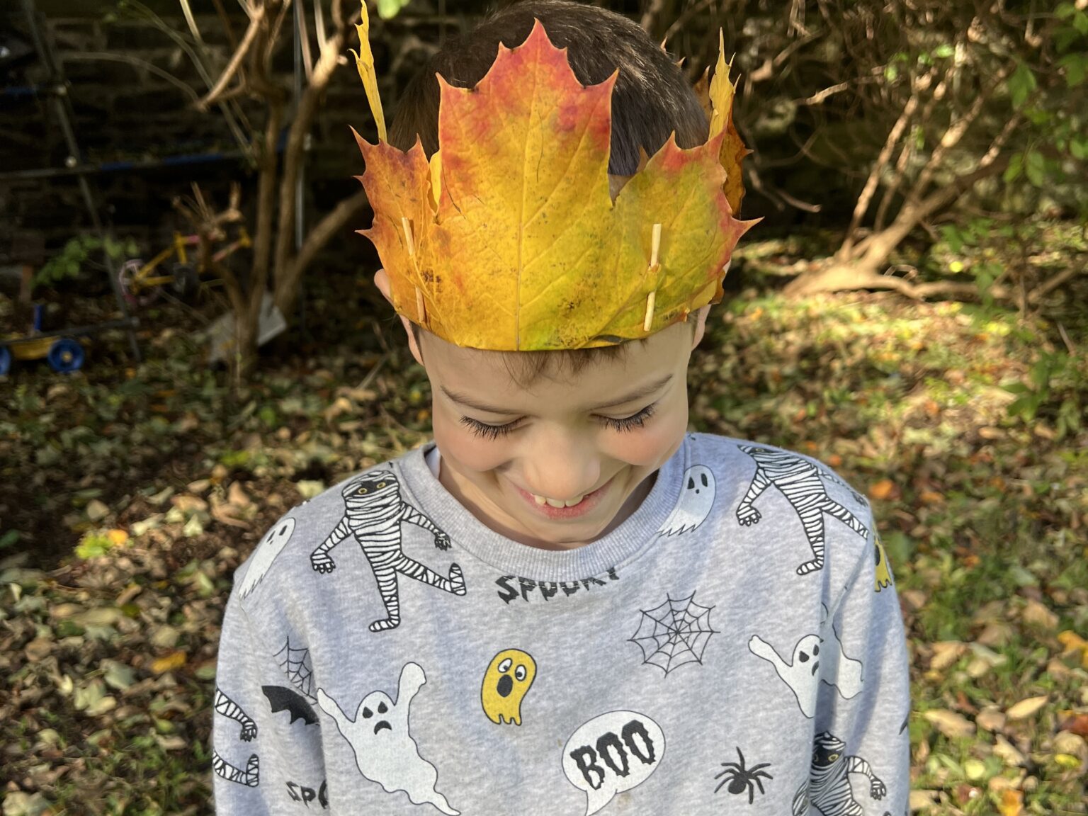 How to make an Autumn leaf crown – The Bear & The Fox